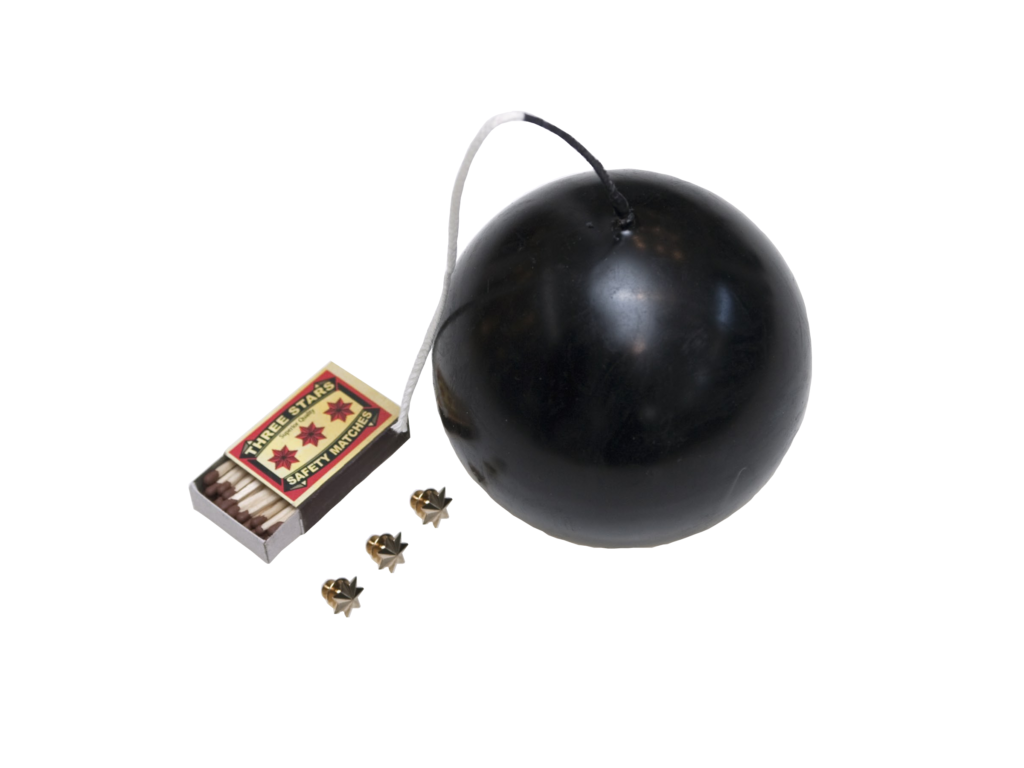 Three Stars Bomb by Atelier Ted Noten – droog